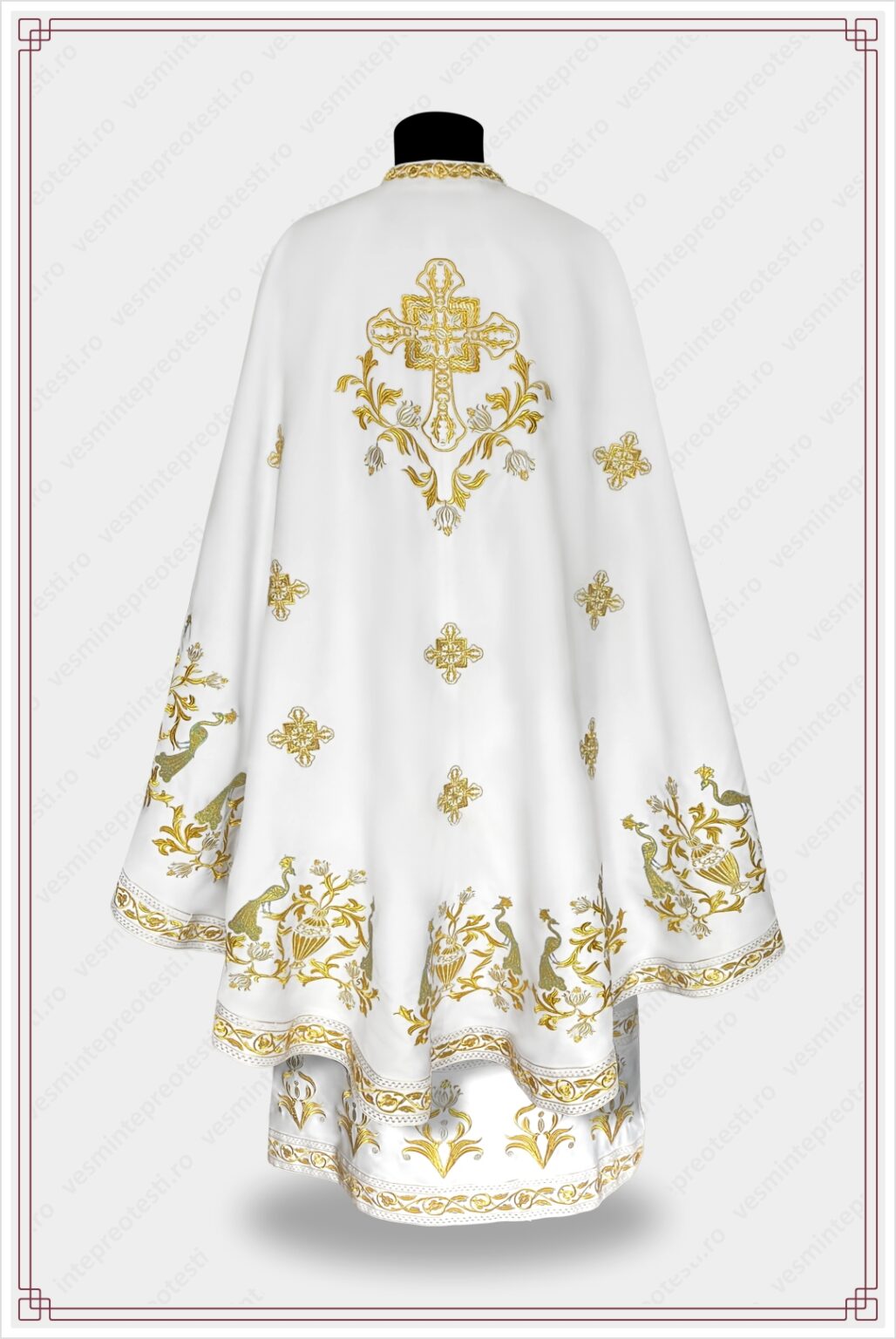 Vesminte preotesti cu motive florale si pauni - alb - Vesminte ...